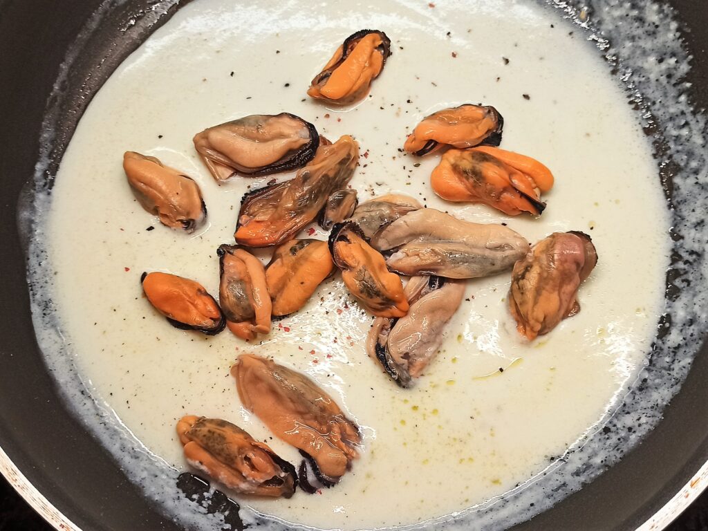 Spaghetti delle 2 C, il primo a base di cozze più cremoso e buono che ...