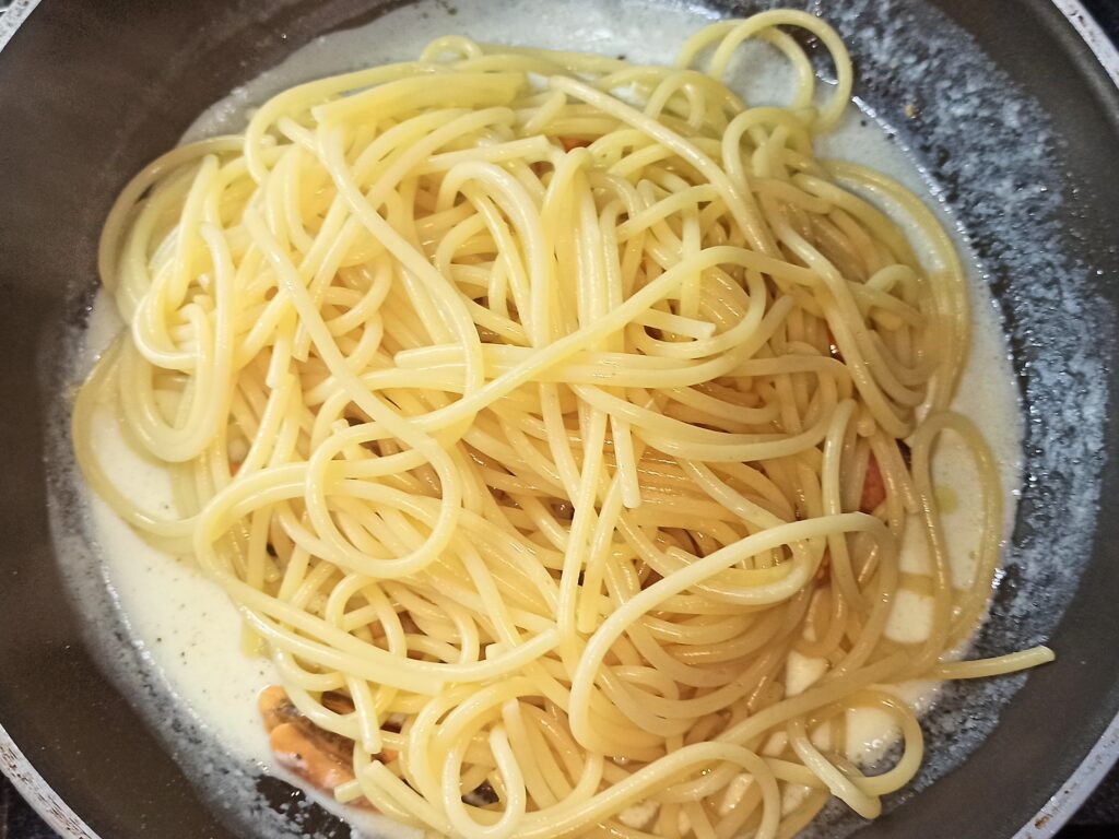 Spaghetti delle 2 C, il primo a base di cozze più cremoso e buono che ...