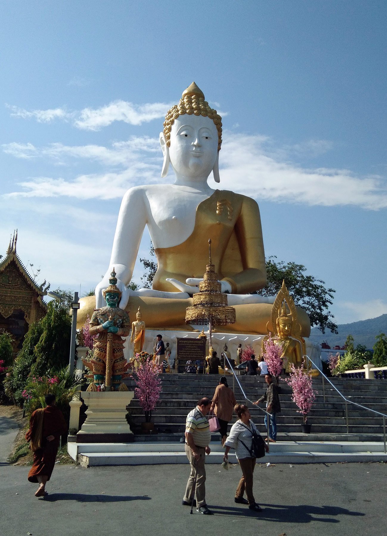 Making fortune wishes at Wat Doi Kham - Meanwhile in Thailand