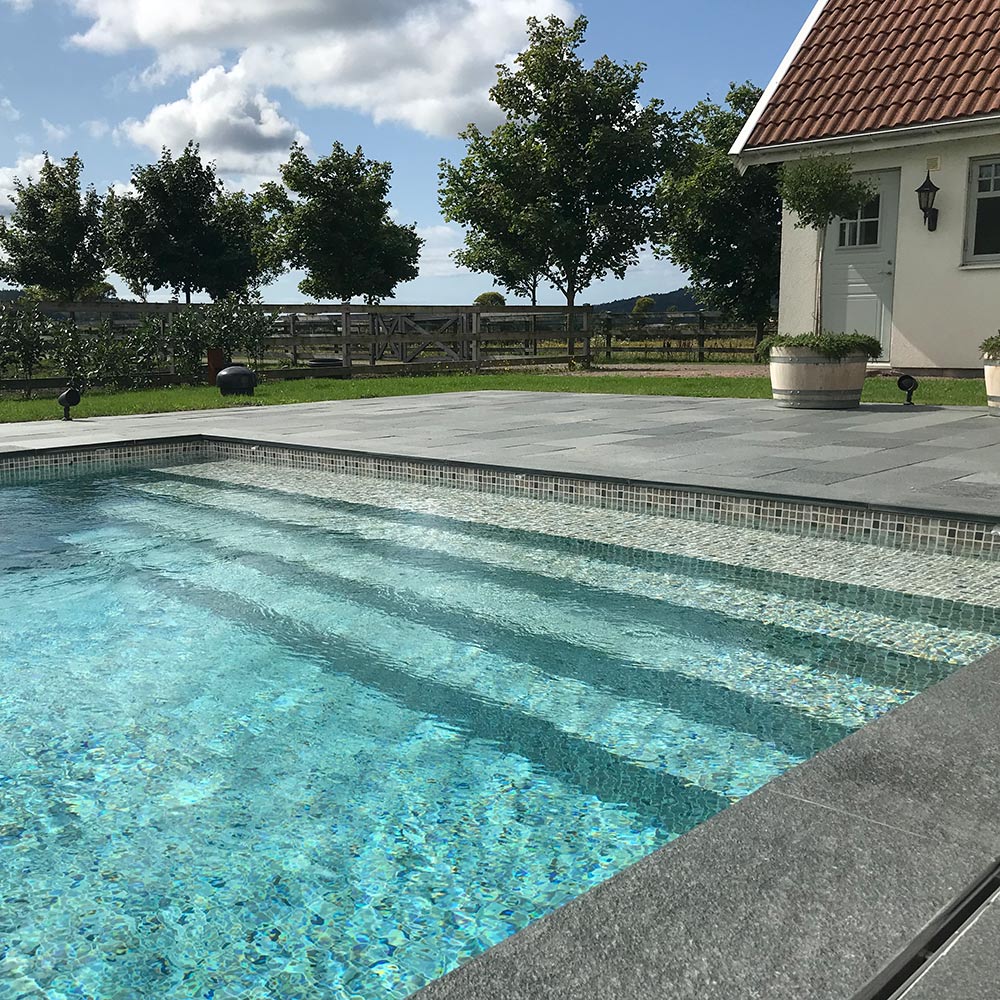 Skall man ha pooltrappa ovan liner? | Poolgiganten FAQ Pooletten