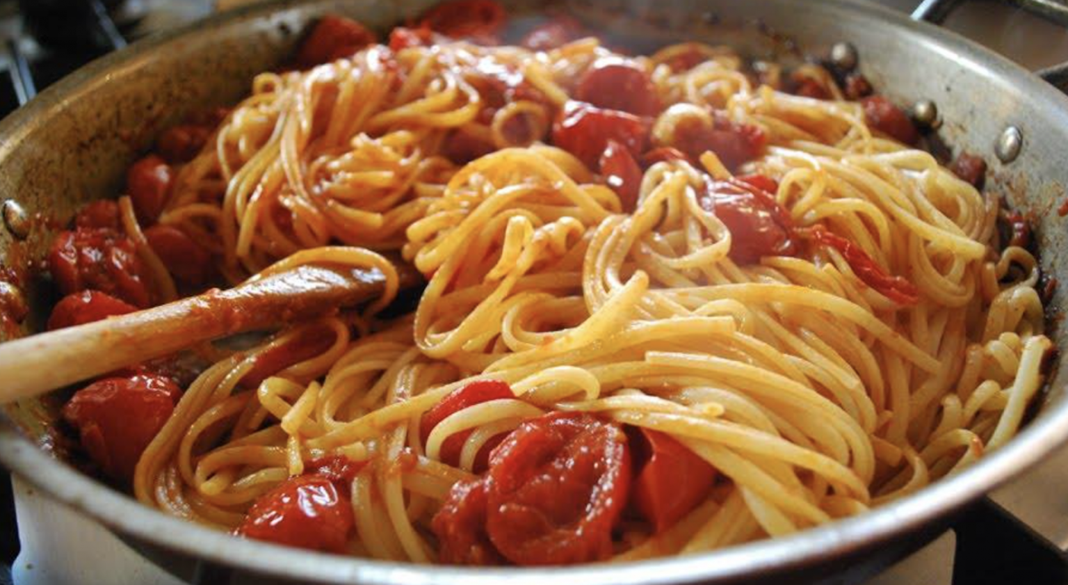 Spaghetti a Picchi Pacchiu, la tradizione Siciliana a tavola: il trucco ...