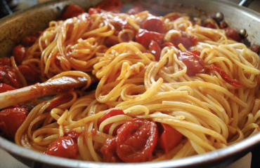 Spaghetti a Picchi Pacchiu, la tradizione Siciliana a tavola: il trucco ...