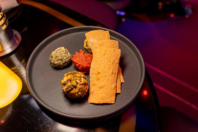 Galactic Starcruiser: Sublight Lounge Review - WDW Magazine